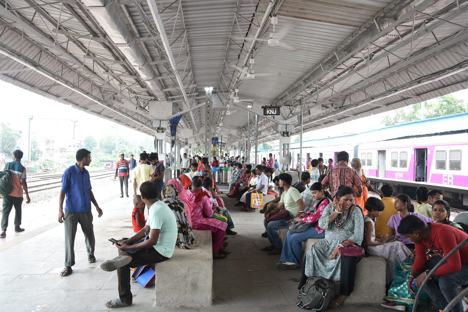 Tension At Krishnanagar Station As Eastern Railway Demolishes 300 Shops ...
